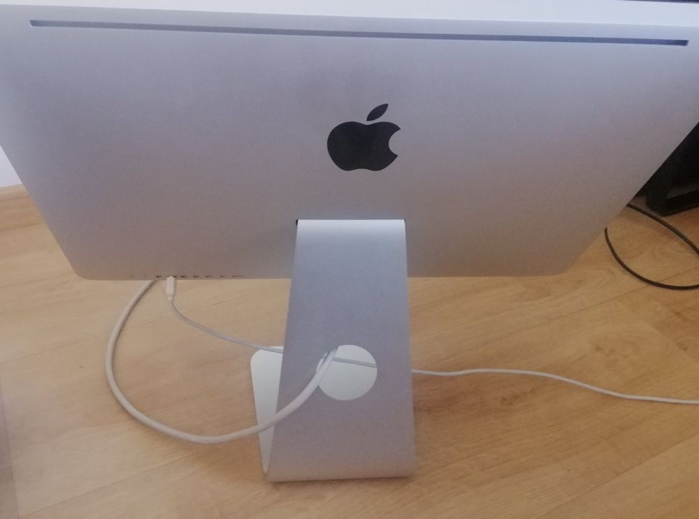 iMac 21.5" model A1311 with keyboard and mouse | Kaufen auf Ricardo