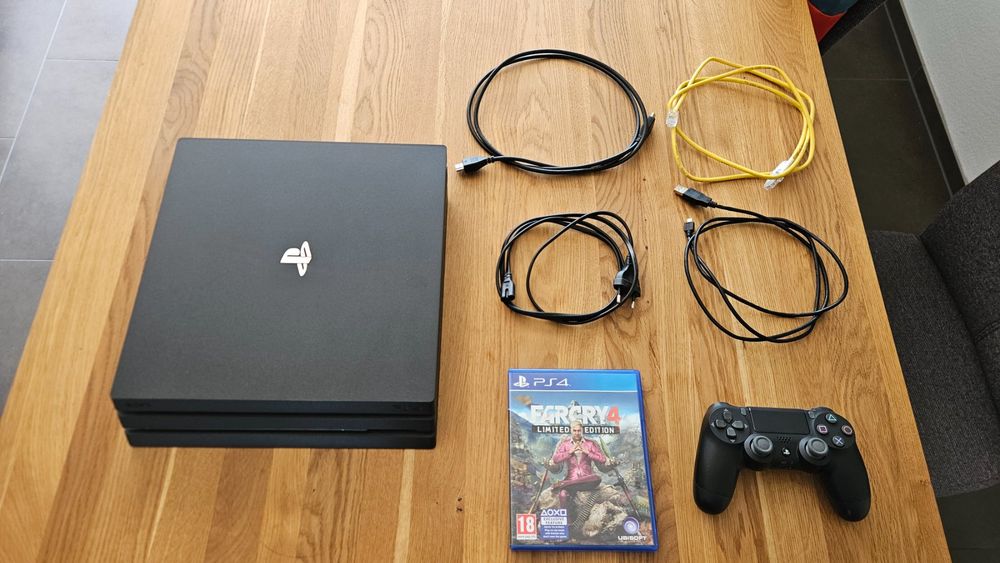 Sony Playstation 4 Pro - PS4 Pro inkl. FarCry4 (Gebraucht) in Brunnen ...