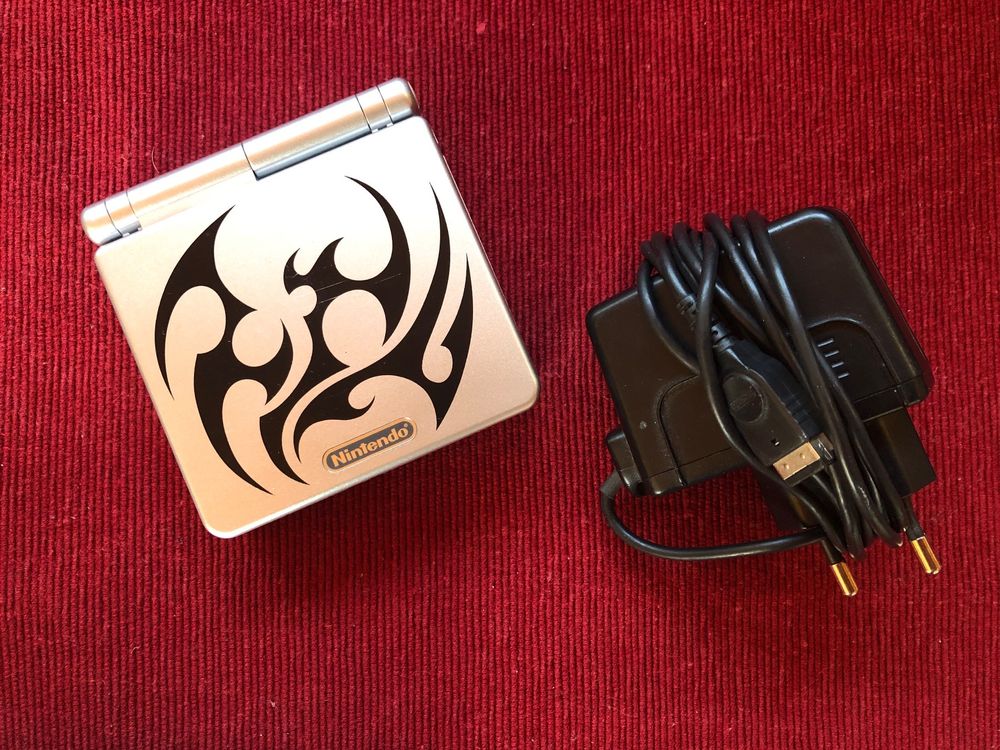 Nintendo Game Boy Advance SP tribal mit originalem Ladegerät (Gebraucht ...