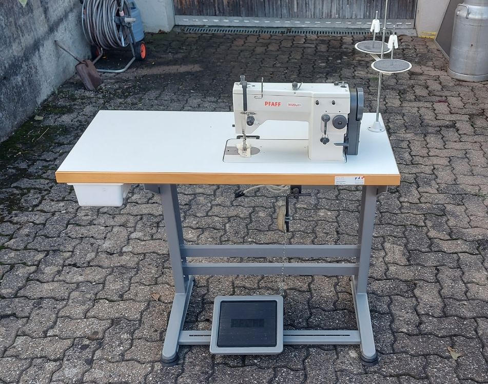 Pfaff 9020 Industrienähmaschine mit Tisch (Gebraucht) in Bönigen für ...