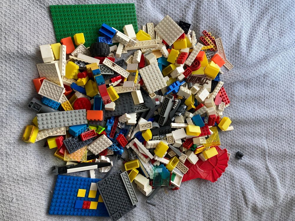 1,5 Kg grosse kleine vergilbte und unechte Lego Teile ab 1.- | Kaufen auf Ricardo