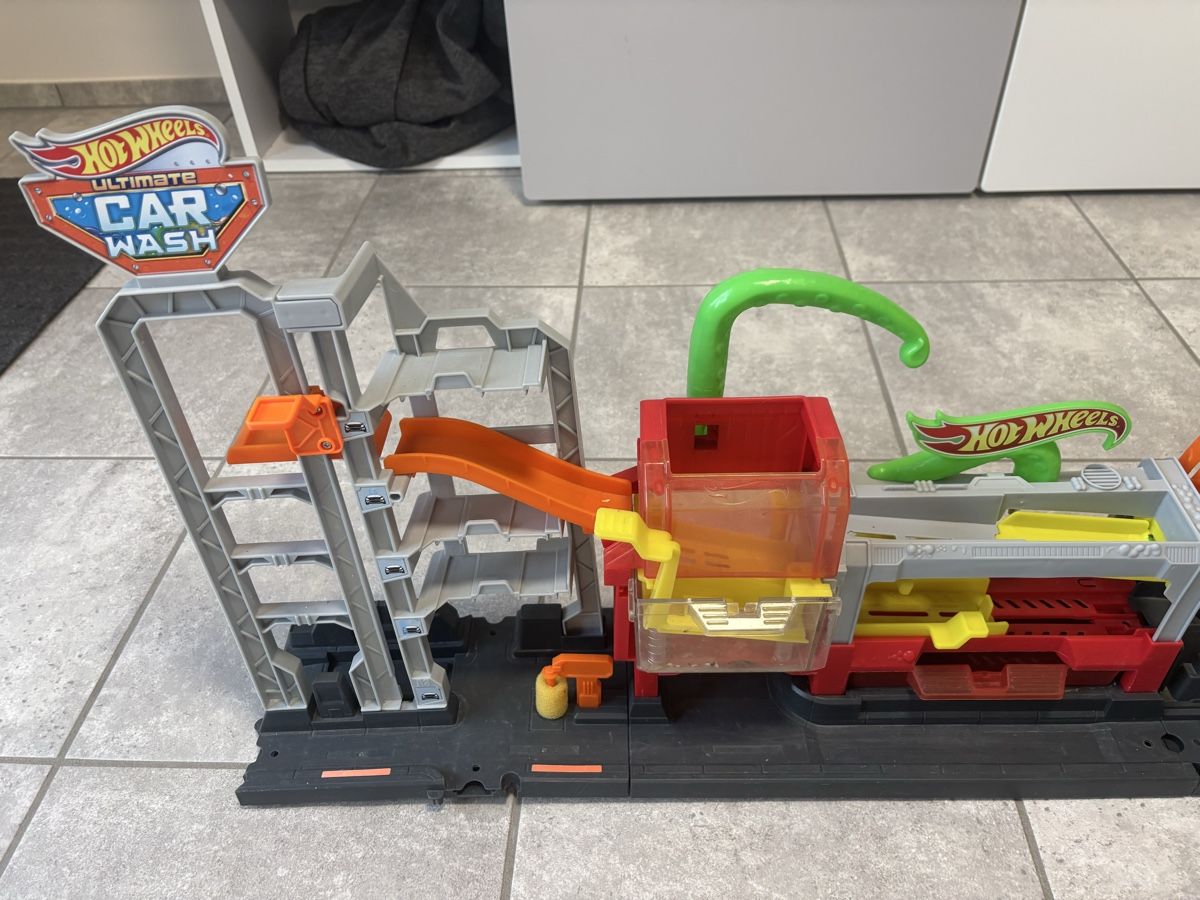 Hot Wheels City Color Reveal Ultimative Auto-Waschanlage (Gebraucht) in ...