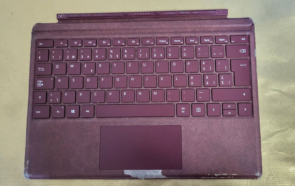 Surface Pro Signature Type Cover in OVP - bordeaux defekt (Defekt) in ...