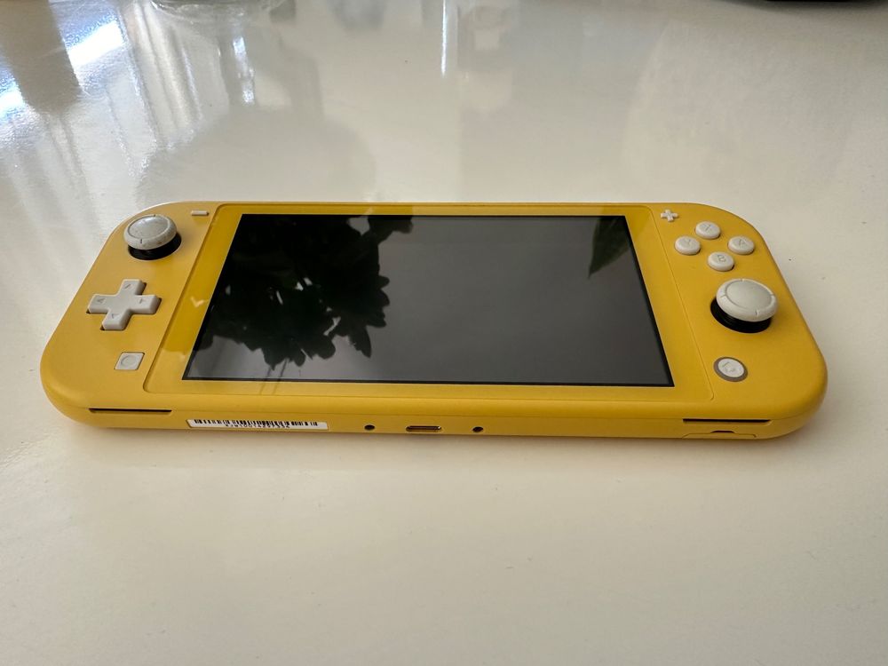 Nintendo Switch Lite Yellow | Kaufen auf Ricardo