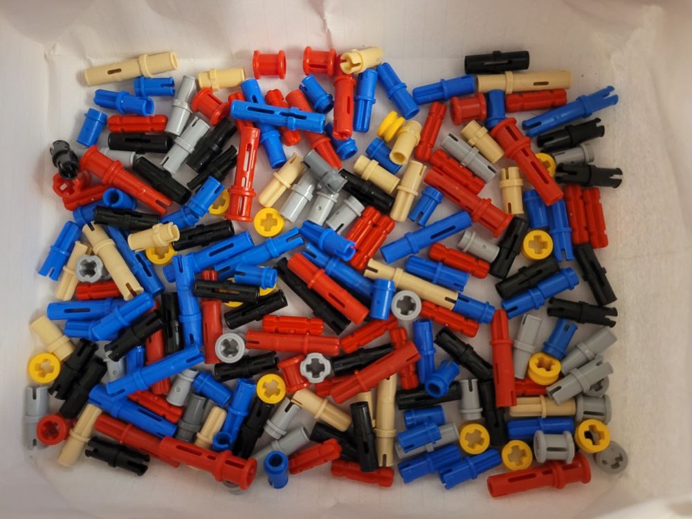 705: Lego Technic Pins (Gebraucht) in Buttikon SZ für CHF 1 – mit ...