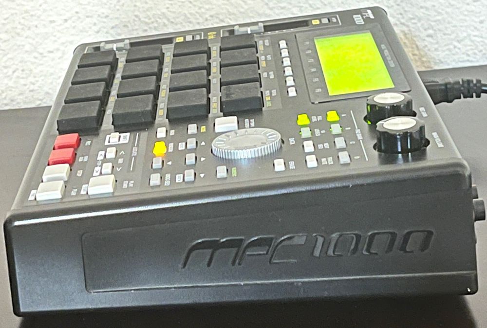 Akai MPC 1000 full option (HD) mit neuen MPCStuff-Pads! (Gebraucht) in ...