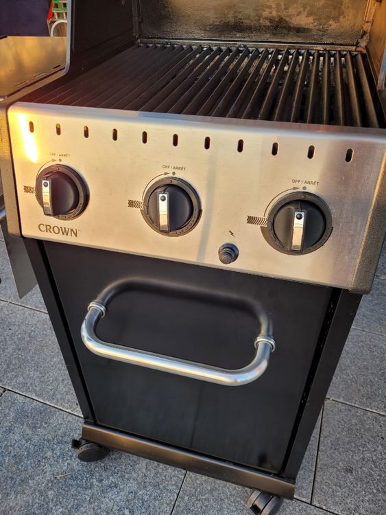 Broil King Crown Gasgrill mit Zubehör (Gebraucht) in Stetten AG für CHF 280 – nur Abholung auf ...