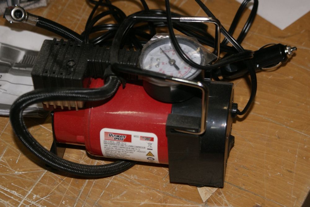 (18) Mini Kompressor Auto 12v UMK102 (Gebraucht) in für CHF 15 – mit ...