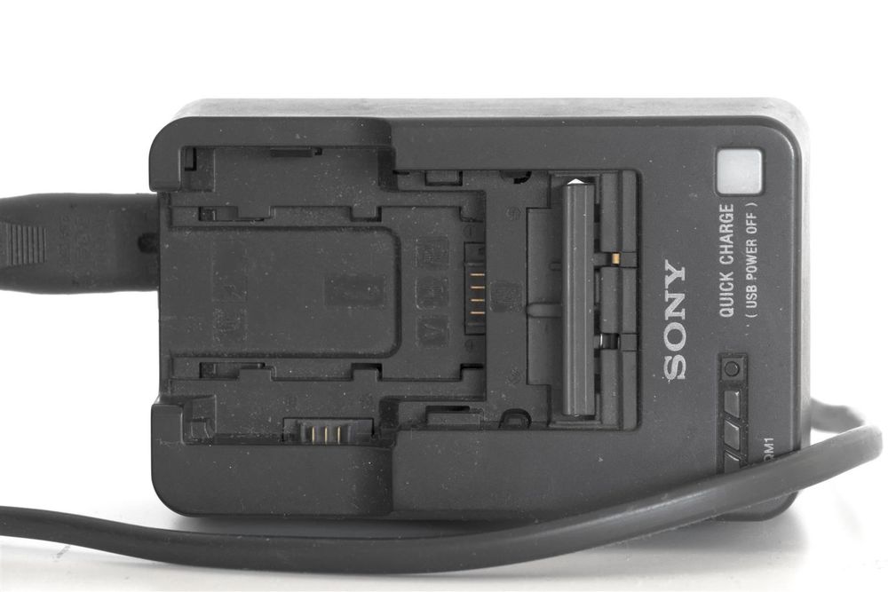 SONY BC-QM1 Ladegerät / Chager | Kaufen auf Ricardo