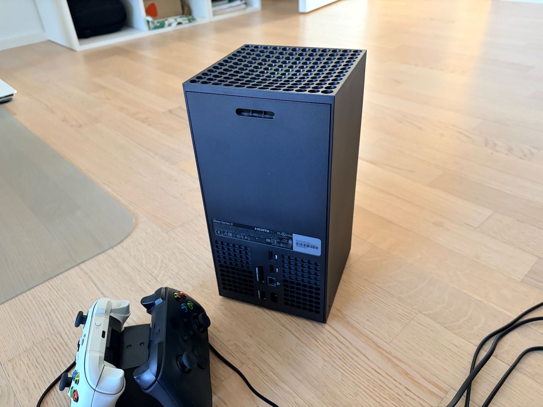 Xbox Series X - Konsole mit zwei Controller + 2 AKU (Gebraucht) in ...