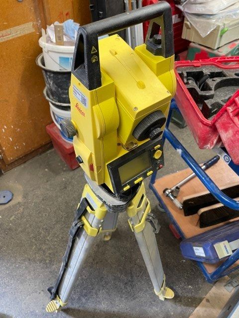 Leica Builder Tachymeter (Lot 252) Standort 4153 Reinach (Gebraucht) in ...