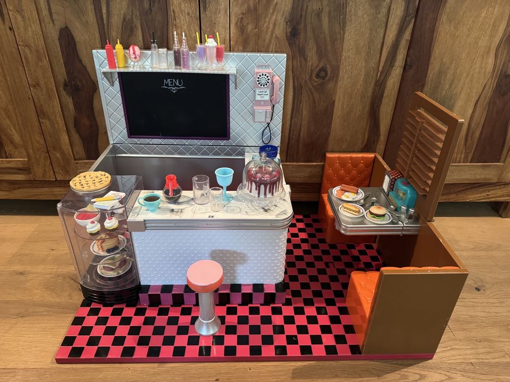 Our Generation Puppenstube Diner mit Zubehör, Top Zustand (Gebraucht ...