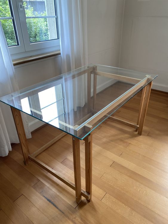 Stilvolle Glasplatte Auf Holztisch Bilder