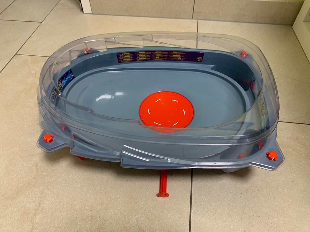 Beyblade Burst Surge Arena mit elektrischer Drehscheibe (Gebraucht) in ...