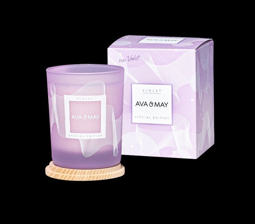 AVA&MAY Duftkerze XOXO violet Neu (Neu und originalverpackt) in Engelburg für CHF 18 – mit ...