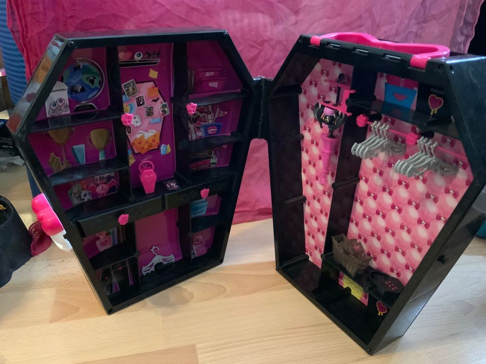 Monster High Draculocker mit Draculaura Puppe (Gebraucht) in Hallau für ...