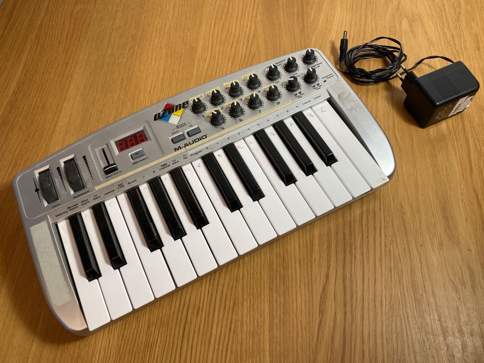 M-Audio Ozone Midi Controller mit USB-Anschluss (Gebraucht) in Zürich für CHF 1 – nur Abholung ...