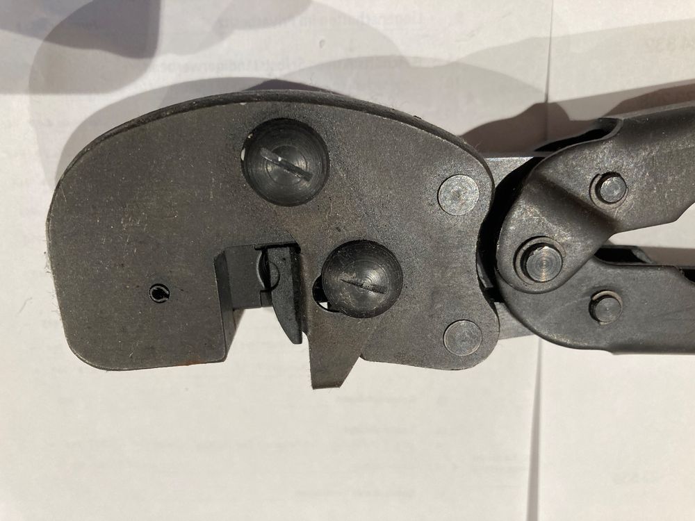 AMP Zange 59239-4 (Gebraucht) in Brunnen für CHF 30 – mit Lieferung auf ...