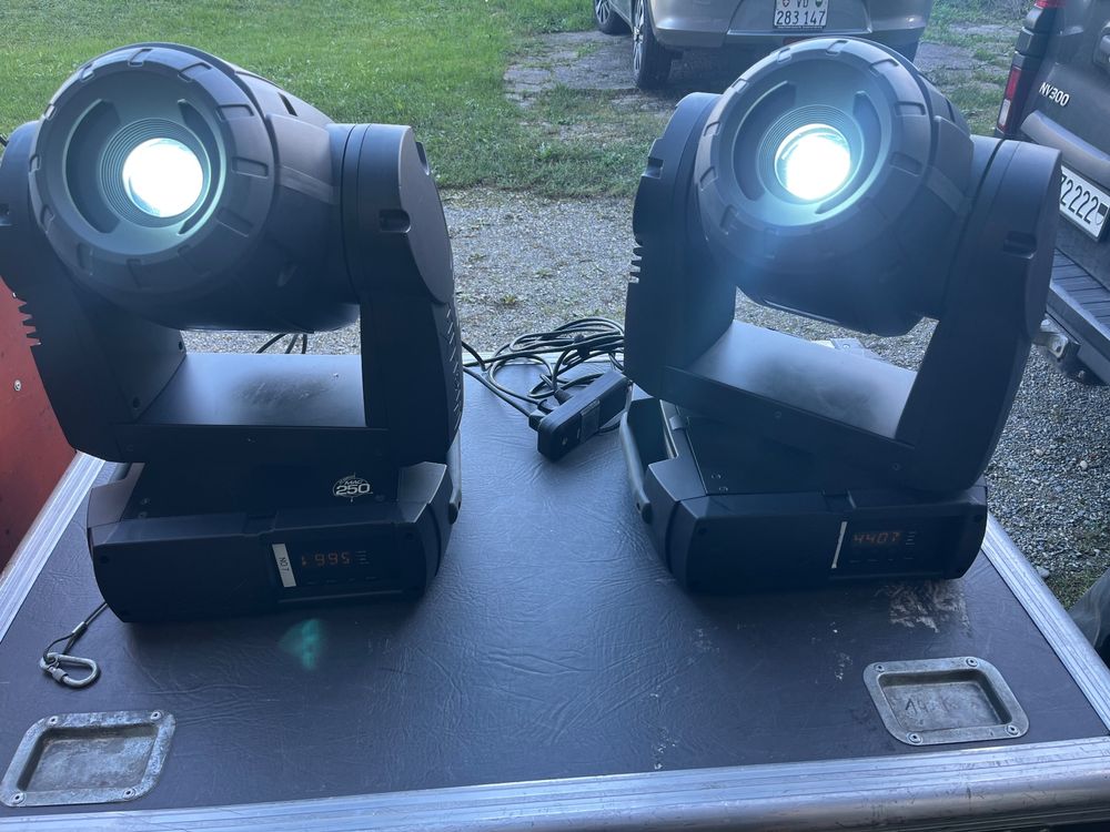2 x Martin Mac 250 Krypton lyres asservie (D'occasion) à Onnens FR pour ...