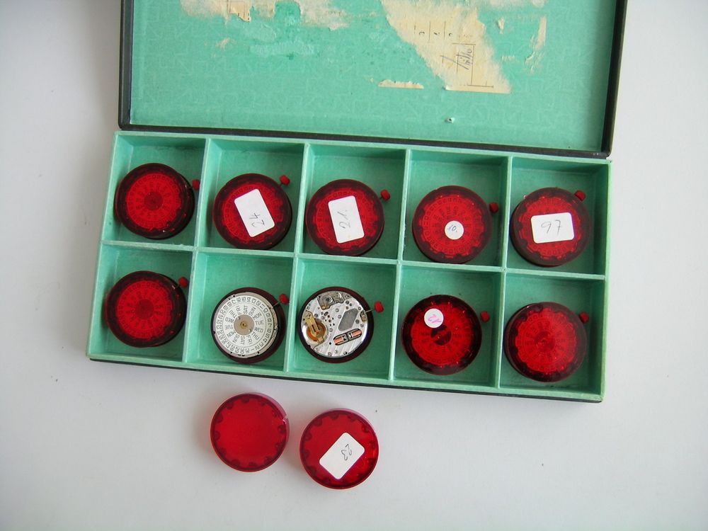 ESA 9164: 10 defekte Stimmgabel-Uhrwerke (Defekt) in Grenchen für CHF ...