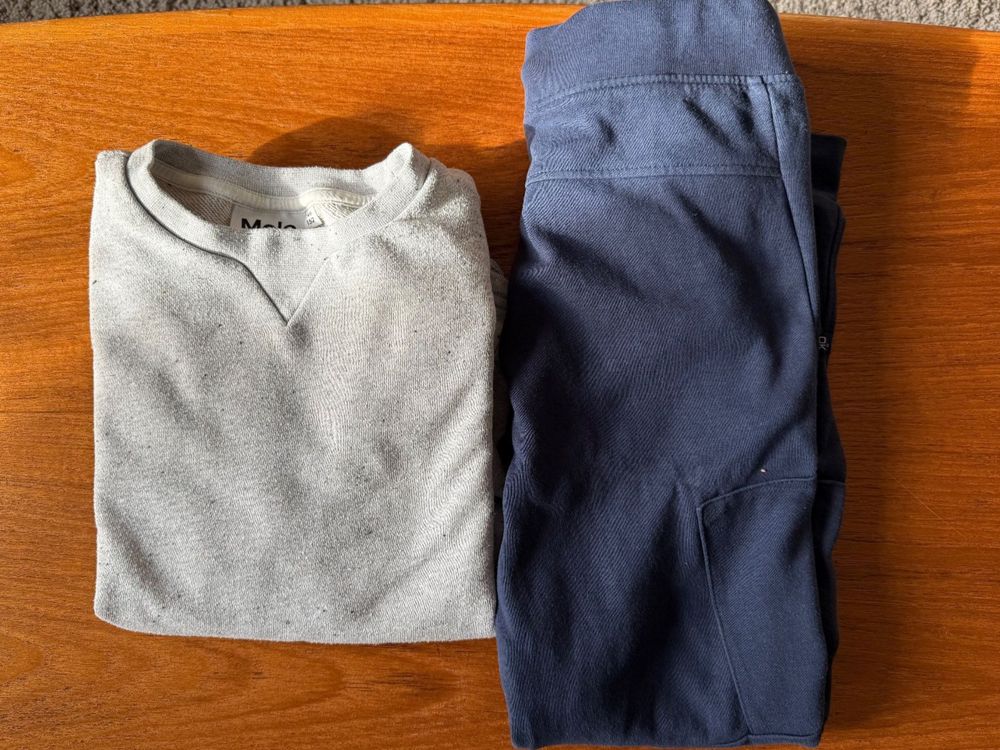 Pulli Molo, Trainerhose Okaïdi Gr. 134/140 (Gebraucht) in Russikon für ...