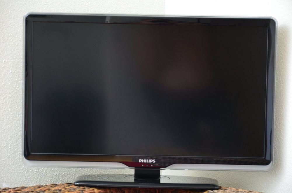Philips LCD 32" Ambilight Full HD TV (Gebraucht) in Rotkreuz für CHF 22 – nur Abholung auf ...