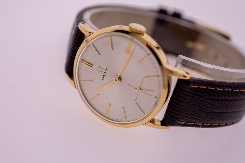 Klassische Omega Chronometer Gold Uhr, ca.1947, Cal. 30T2 Rg | Kaufen ...