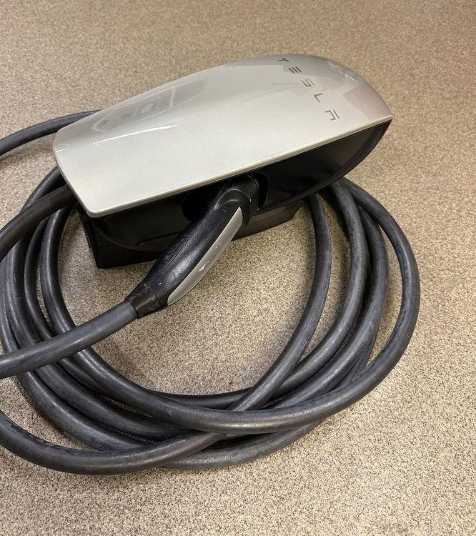Tesla Wall Connector Gen 2 mit 7.5m Kabel (Gebraucht) in Schenkon für ...