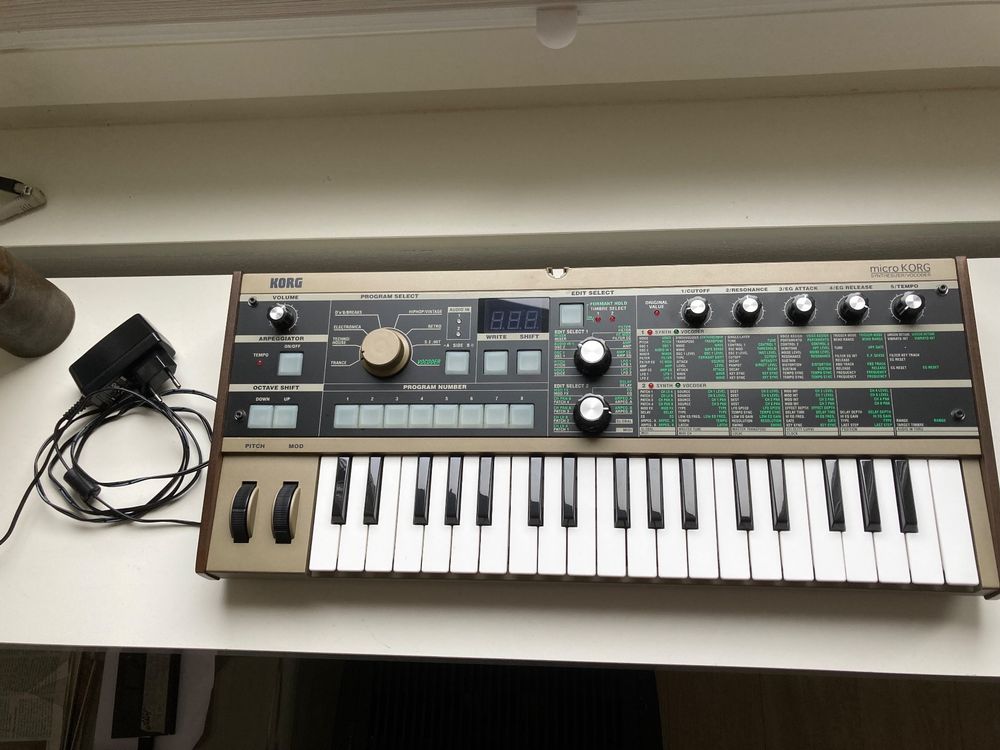 Korg MicroKorg Classic (Neu (gemäss Beschreibung)) in Mollis für CHF ...