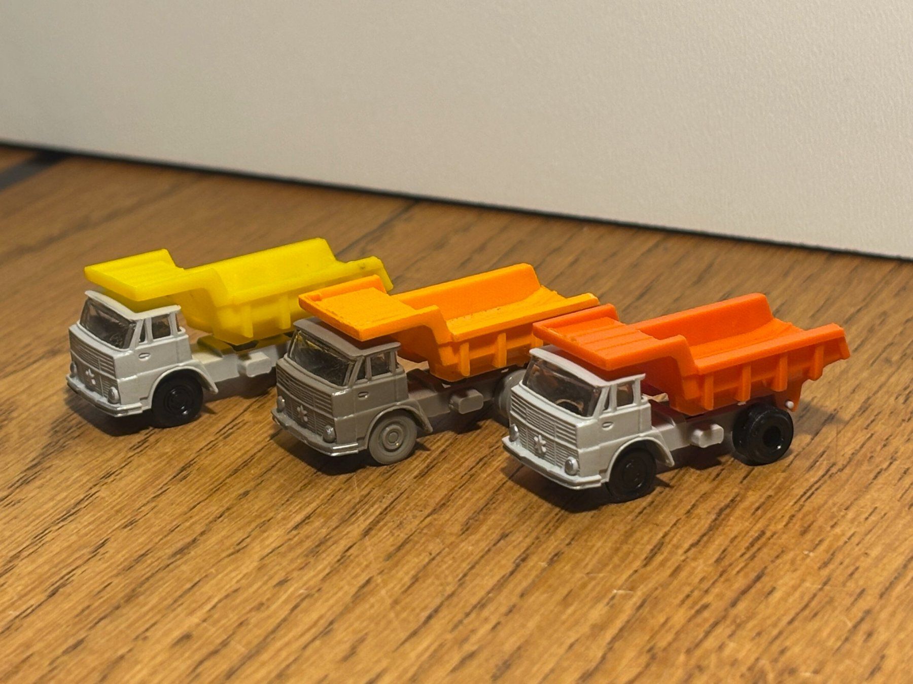 *M526: 3 Kipplastwagen (Spur N) (Gebraucht) in Birsfelden für CHF 13 – mit Lieferung auf Ricardo ...