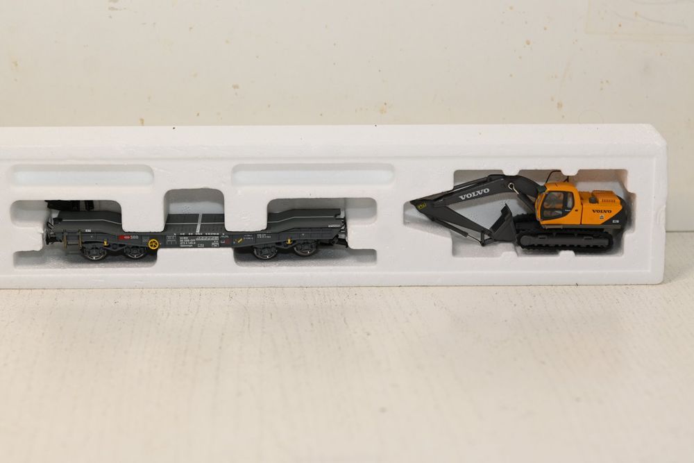 Tieflader mit Bagger Hag HO/DC mit OVP (Gebraucht) in Laupen ZH für CHF ...