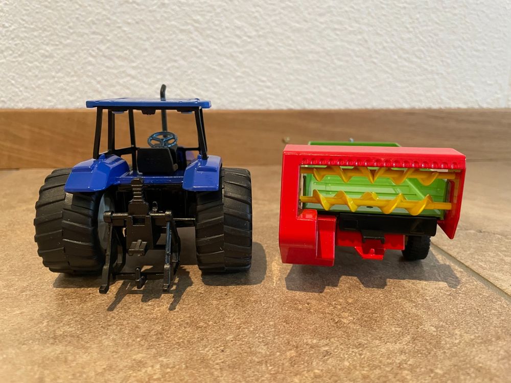 SIKU New Holland Ford 5635 mit Miststreuer (Neu und originalverpackt ...