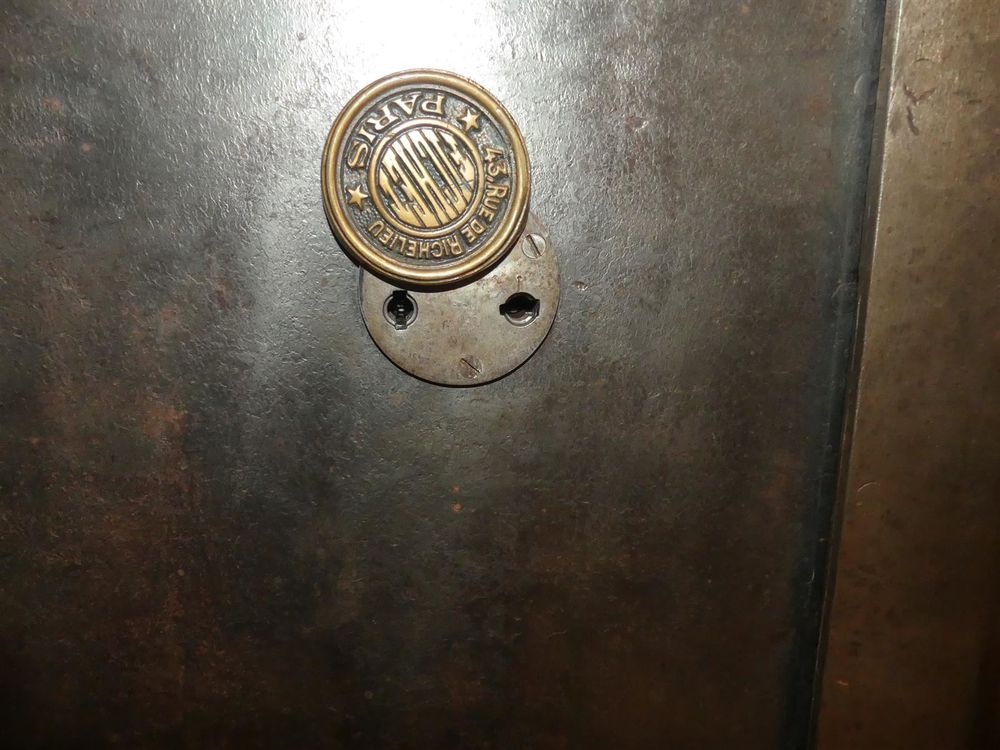 Alter Tresor Fichet Paris (Antik) in für CHF 253 – nur Abholung auf ...