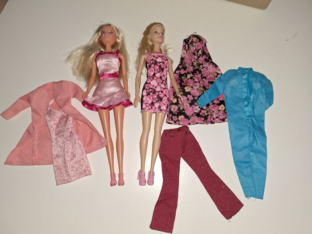 Barbie 2 Stück mit Kleidern | Kaufen auf Ricardo
