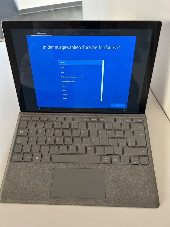 Microsoft Surface Pro Model 1796 i5 mit Tastatur (Gebraucht) in Triesen ...