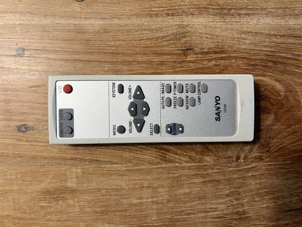 Sanyo PLC XW55 Projektor 2000 ANSI-Lumen (Gebraucht) in Oftringen für ...