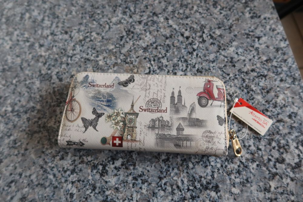 Portmonnaie (Neu (gemäss Beschreibung)) in Täuffelen für CHF 15 – mit ...