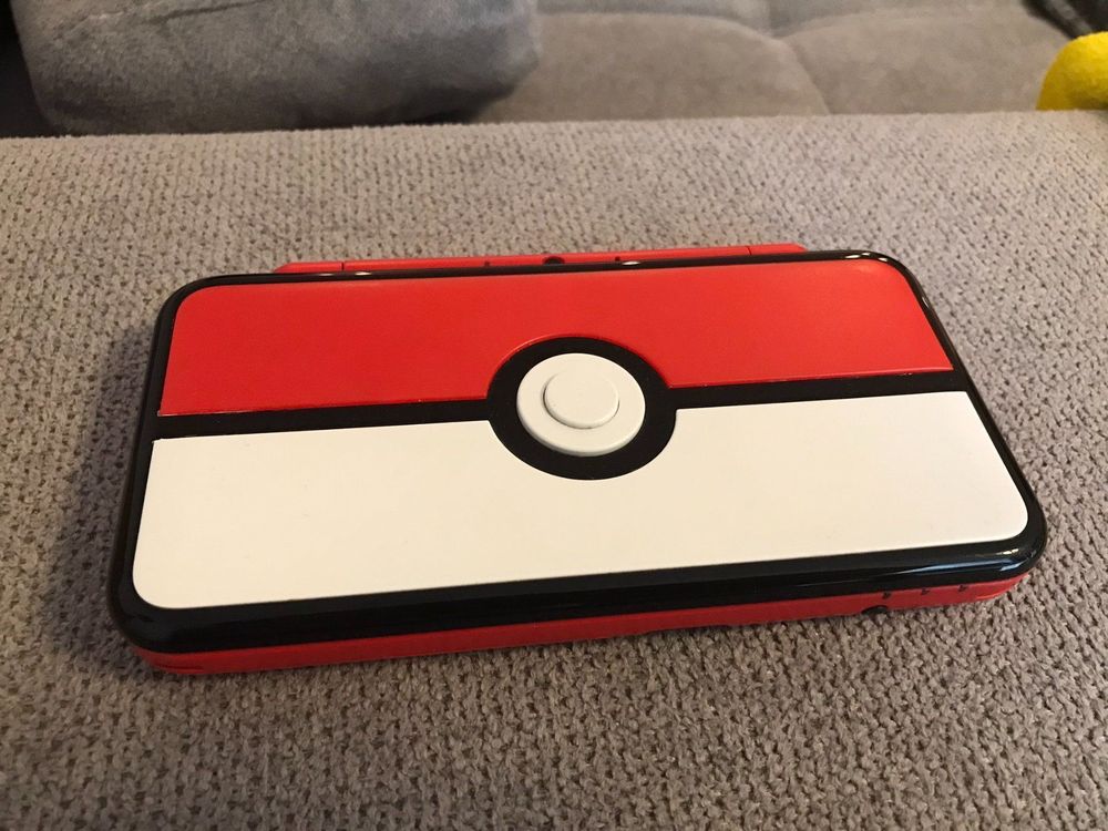 New Nintendo 2DS XL Pokeball Edition (Gebraucht) in Frauenfeld für CHF ...