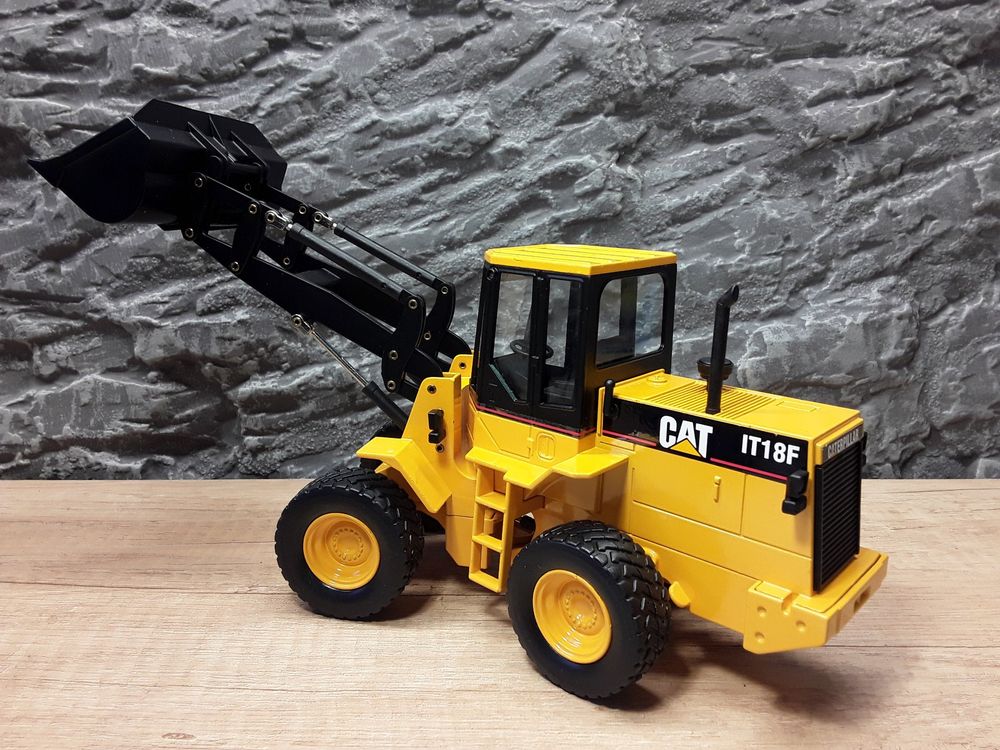 Rarität _ JOAL 184 _ Radlader CAT IT18F _ metall _ 1:25 | Kaufen auf ...