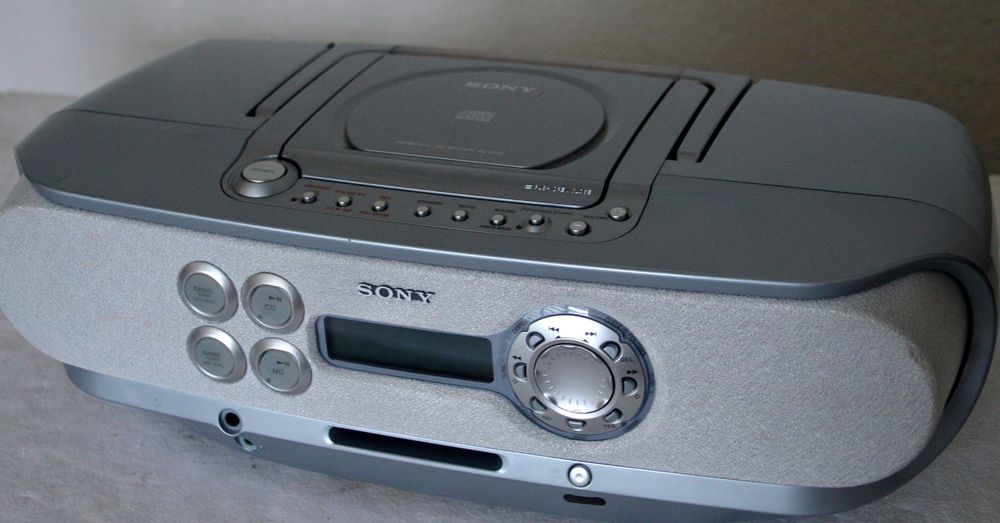 Boombox Sony ZS-M30 Portable MiniDisc / CD Radio (Gebraucht) in Collonges für CHF 160 – mit ...