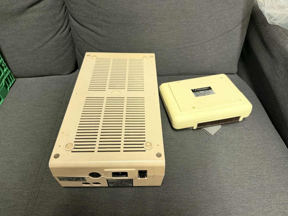 Commodore 64 Disk Drive 1542 + Data Set not tested (Usato) a Giubiasco ...