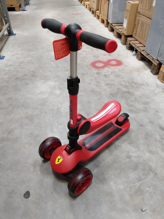 Ferrari Scooter mit Sitz klappbar (Neu (gemäss Beschreibung)) in ...