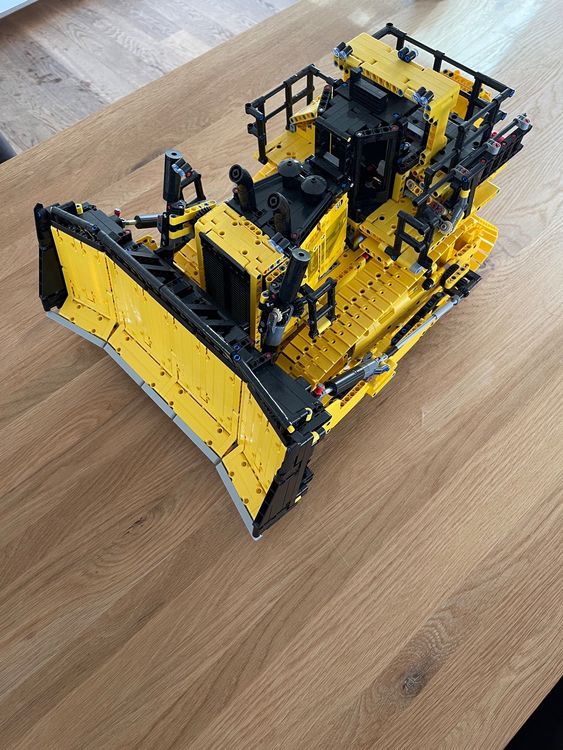 Lego Cat D11 Bulldozer 42131 (Gebraucht) in Rotkreuz für CHF 154 – nur ...