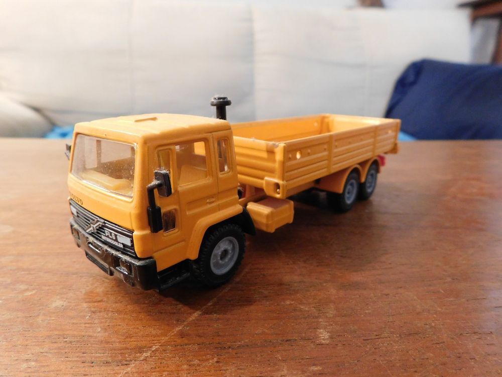 Siku Volvo FL 6 Pritschenwagen (Gebraucht) in Strengelbach für CHF 15 ...
