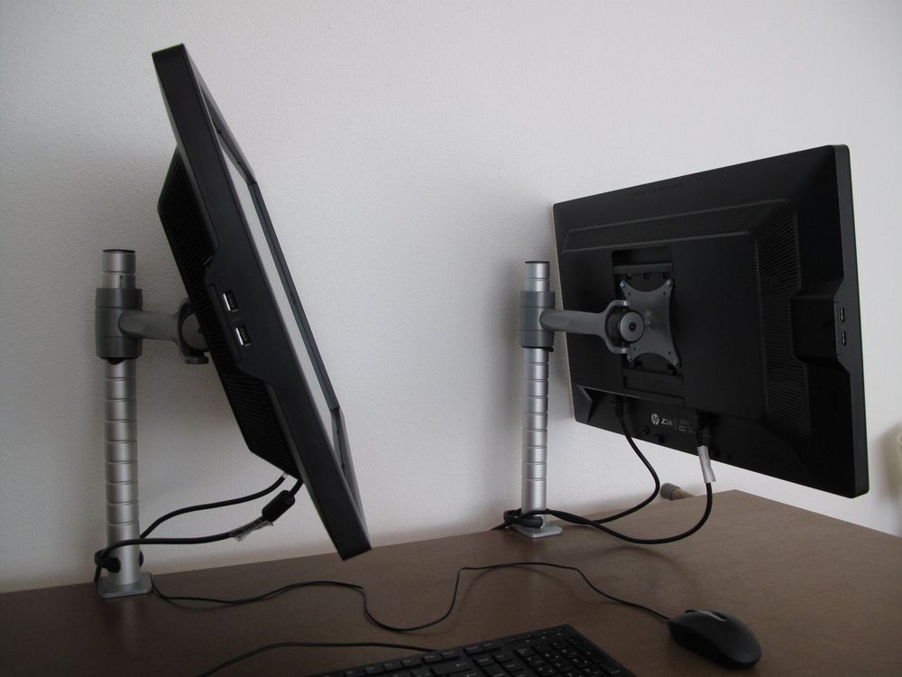 2x HP Z24i IPS 24-Zoll Monitor inkl. Monitorhalterungen (Gebraucht) in ...