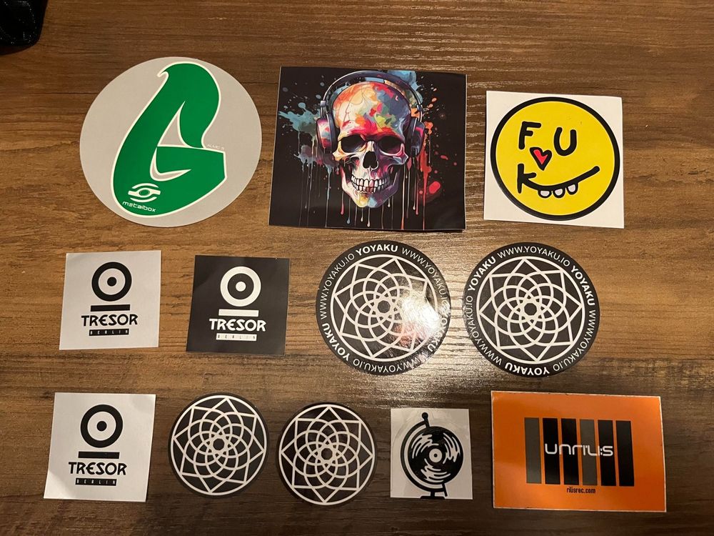 12 x Techno & Deko Stickers (Tresor, Mr.G, Unrilis, ...) (Neuf avec ...