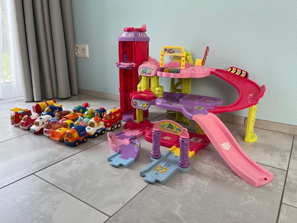 Vtech Garage mit vielen Autos (Gebraucht) in für CHF 40 – nur Abholung ...