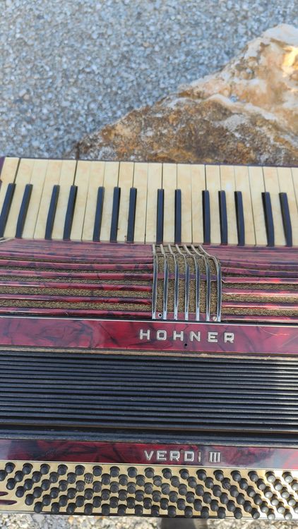 SCHAWARZER HOHNER KLAVIER AKKORDEON VERDI III (Gebraucht) in Jeuss für ...