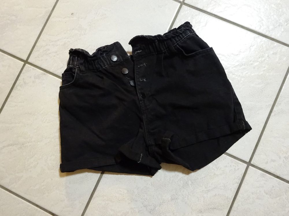 Freche Shorts/Only (Neu (gemäss Beschreibung)) in Oftringen für CHF 7.95 – mit Lieferung auf ...