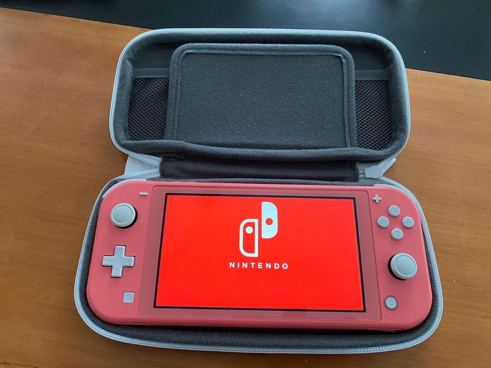 Nintendo Switch lite Rosa mit schöner weisser Hülle | Kaufen auf Ricardo